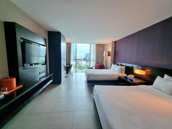 Deluxe room for rent with city views at the Megapolis Hotel